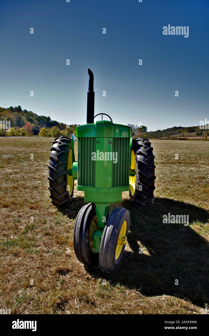 Kentucky farm tractor hi-res stock photography and images - Alamy