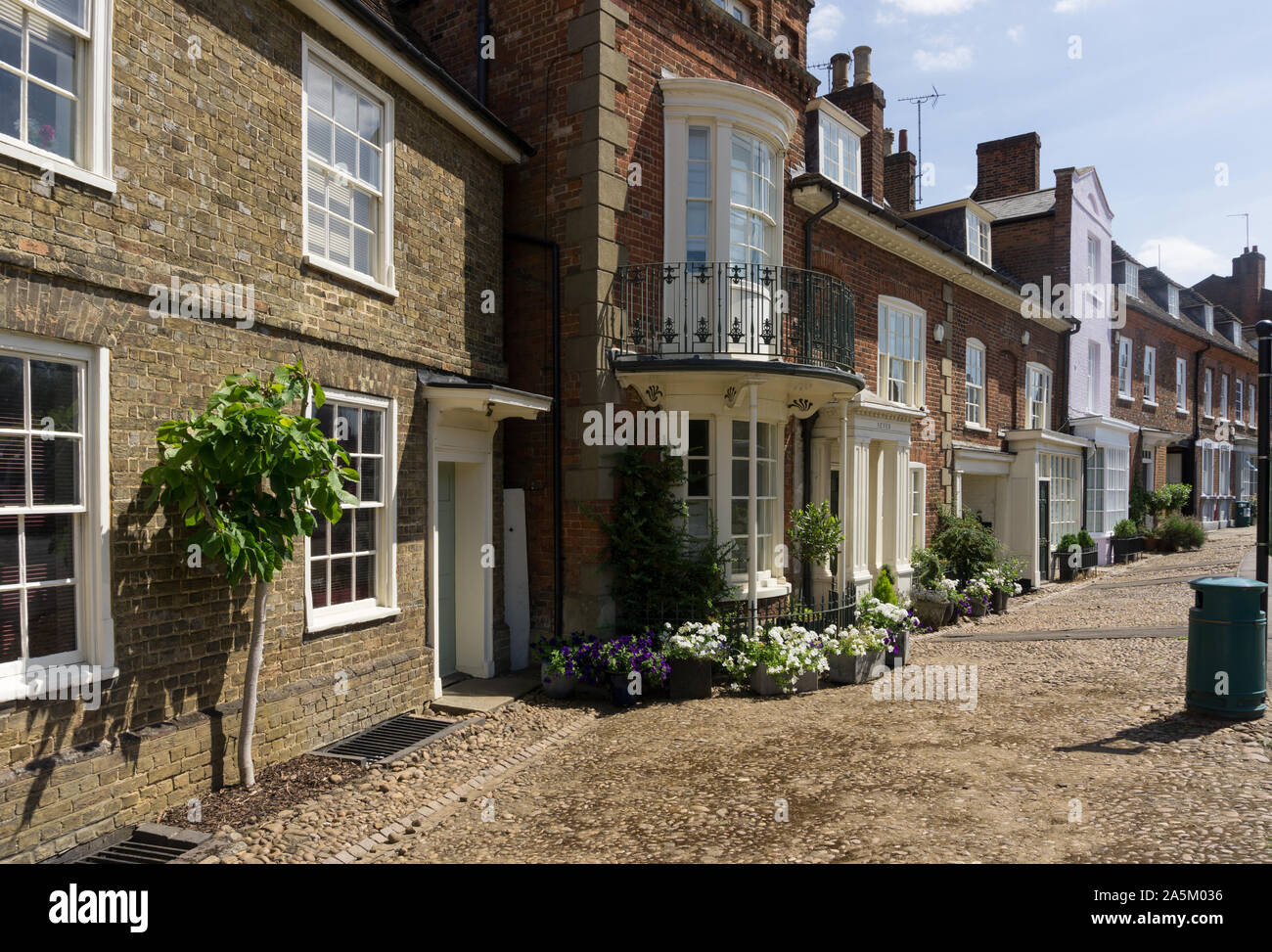 Summer street scene in the town of Woburn, Bedfordshire, UK Stock Photo ...