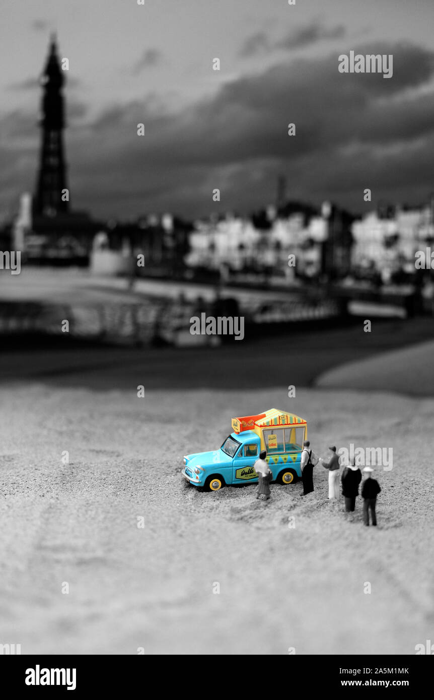 Ice cream van beach queue hi-res stock photography and images - Alamy