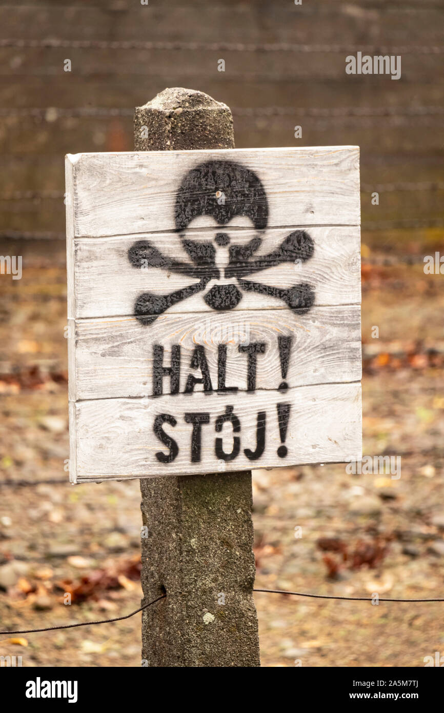 Warning sign halt stoj hi-res stock photography and images - Alamy