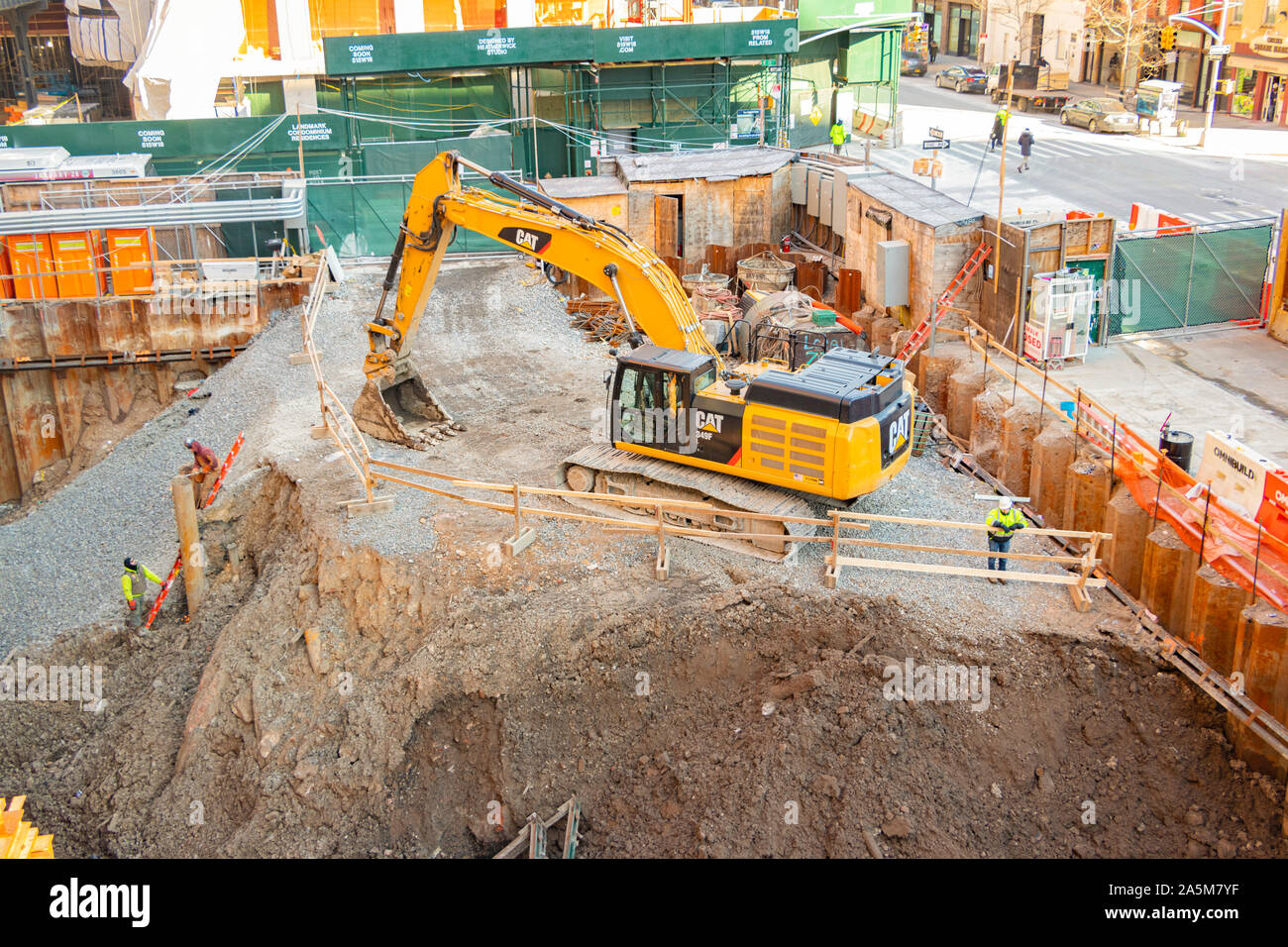 yellow CAT excavator on building construction site in Manhattan New ...