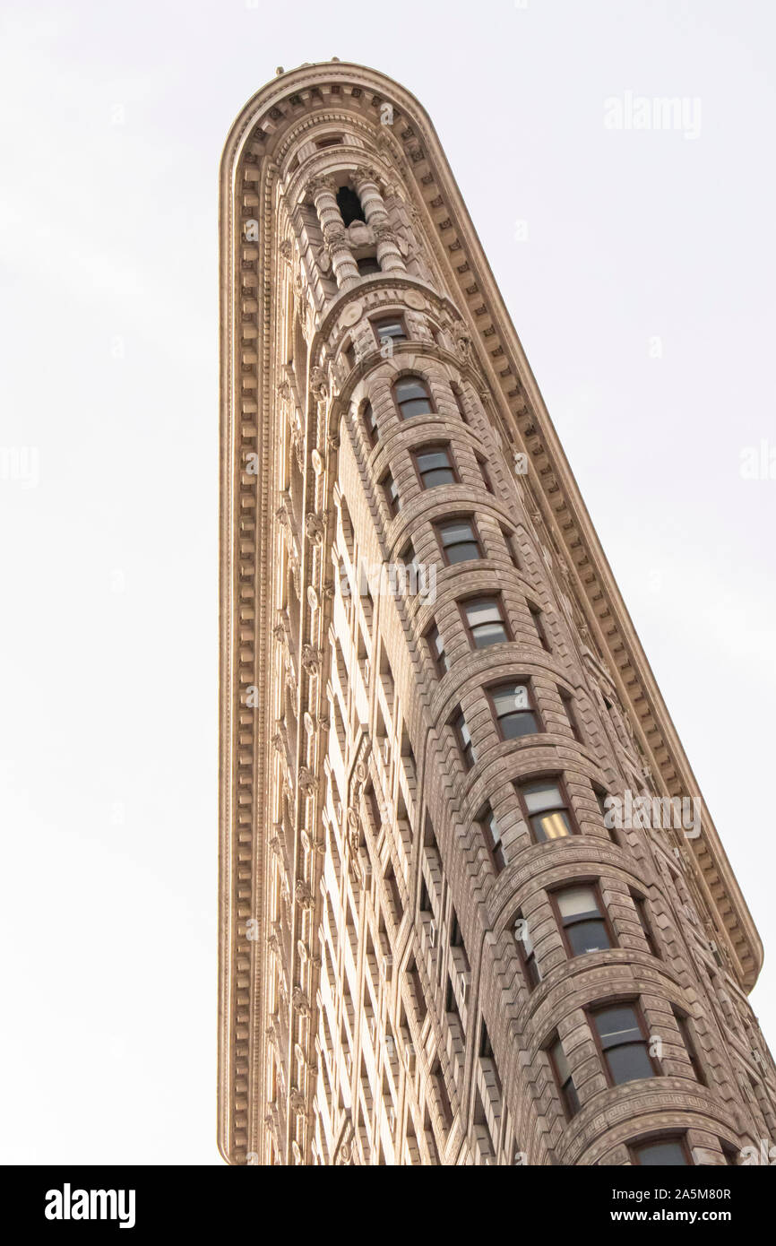 Flat iron building corner hi-res stock photography and images - Alamy