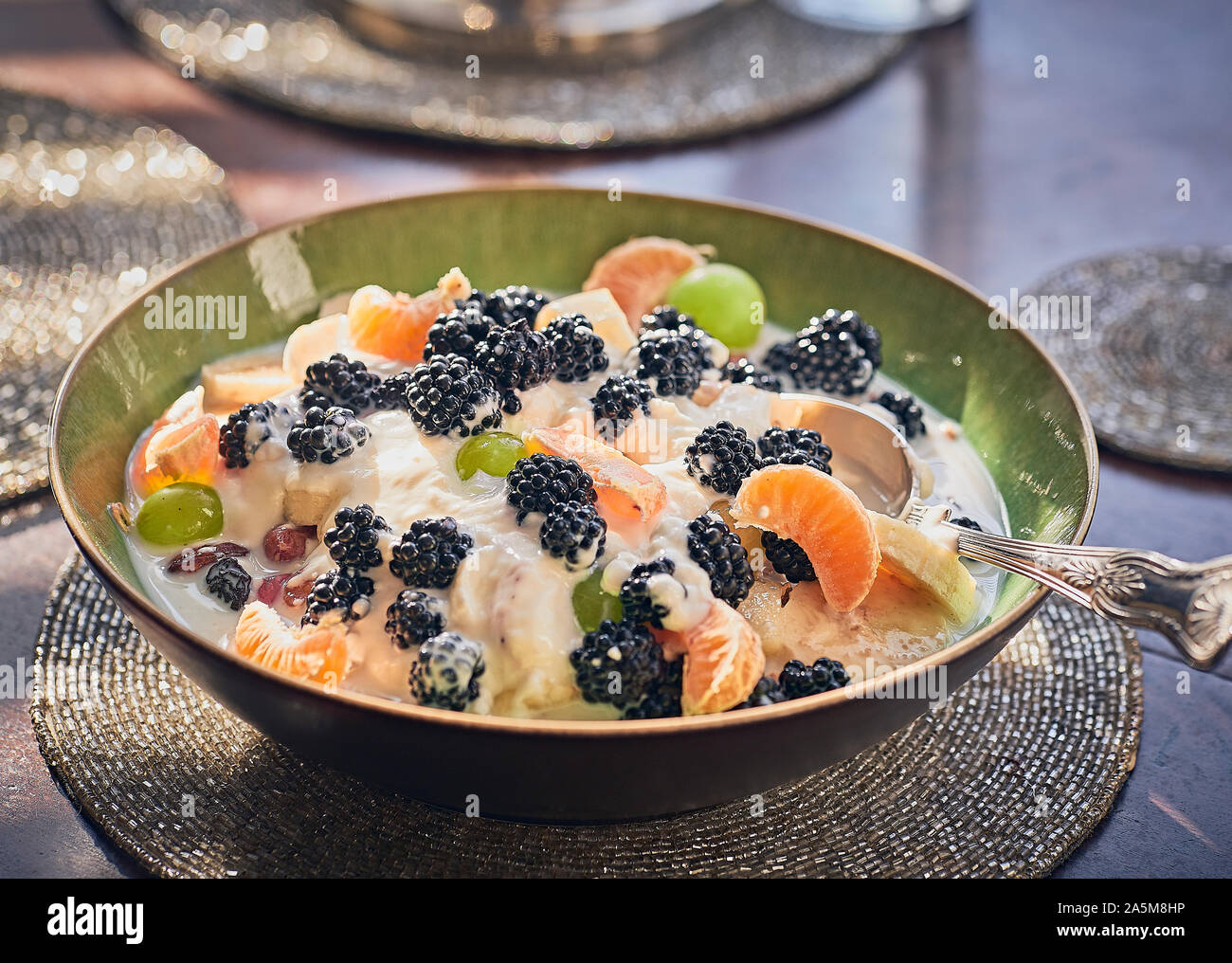 Luxury bowl of healthy fruit and yogurt Stock Photo - Alamy