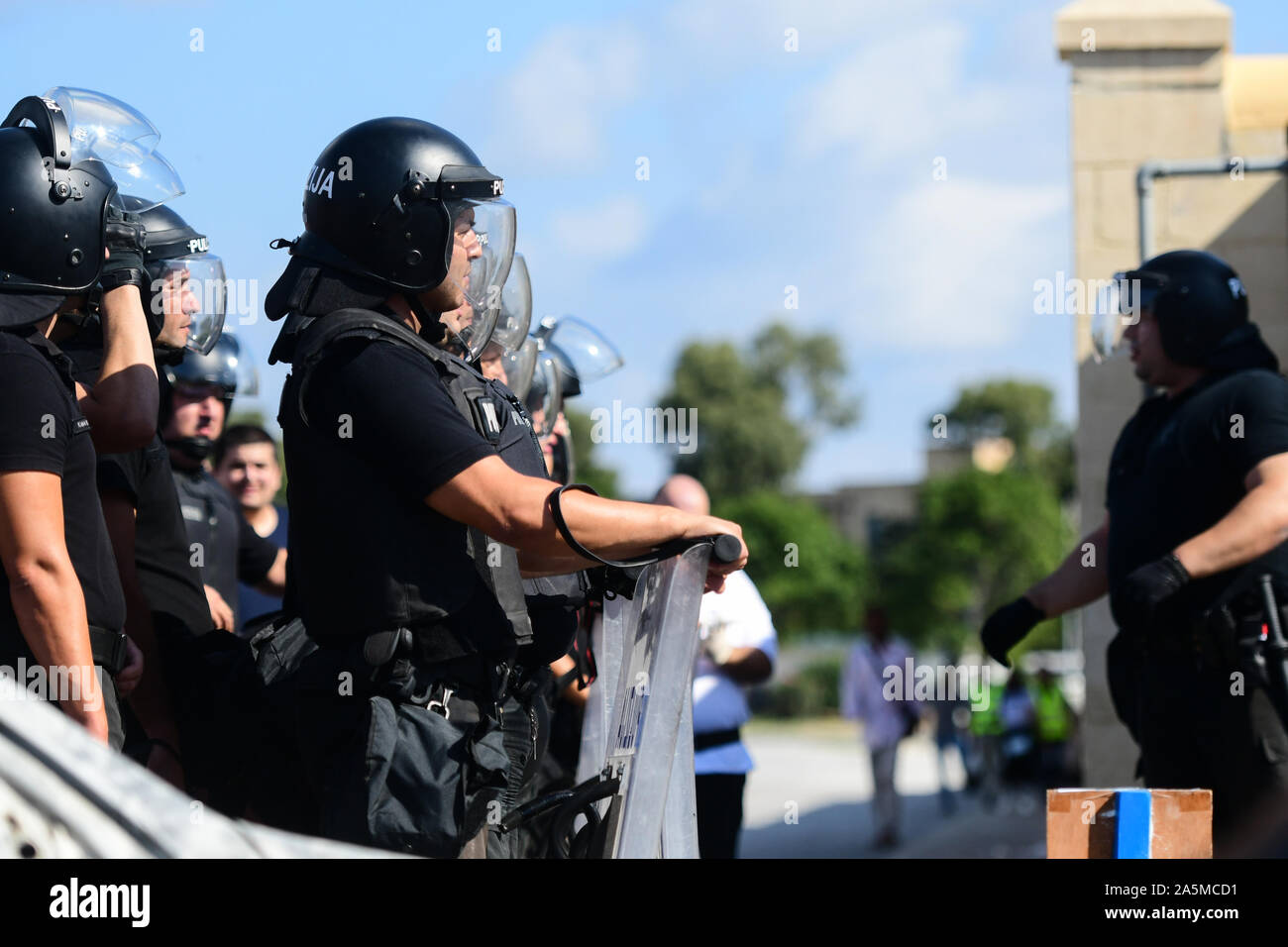 (191021) -- BIRZEBBUGA (MALTA), Oct. 21, 2019 (Xinhua) -- Police ...