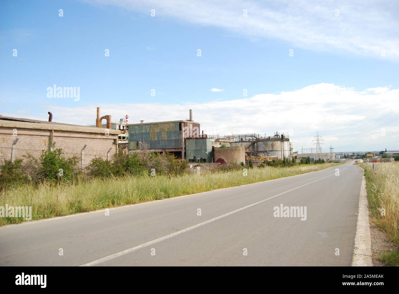 Tanks and industrial installations hi-res stock photography and images ...