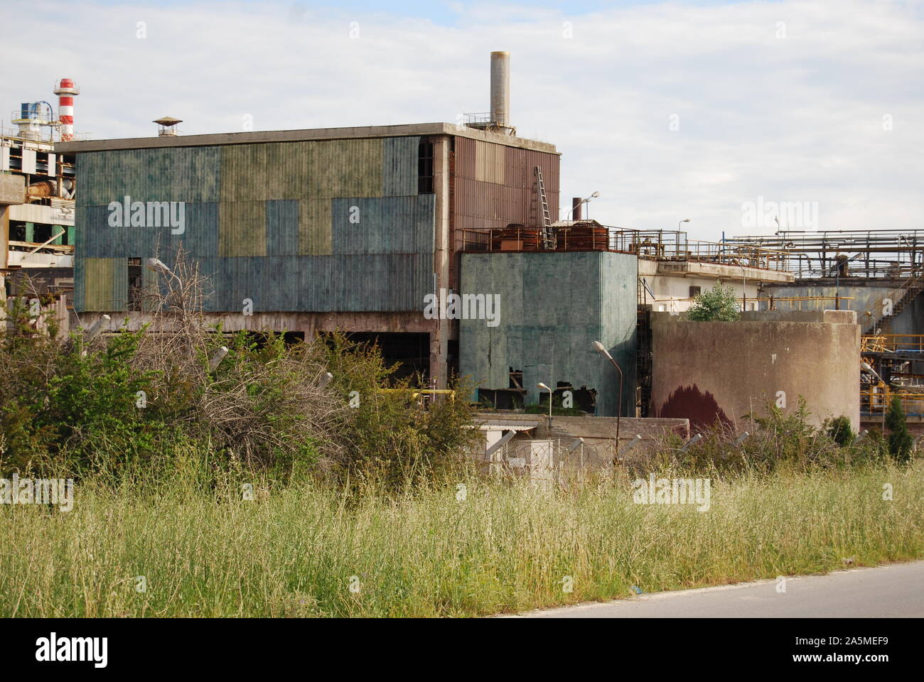 Tanks and industrial installations hi-res stock photography and images ...