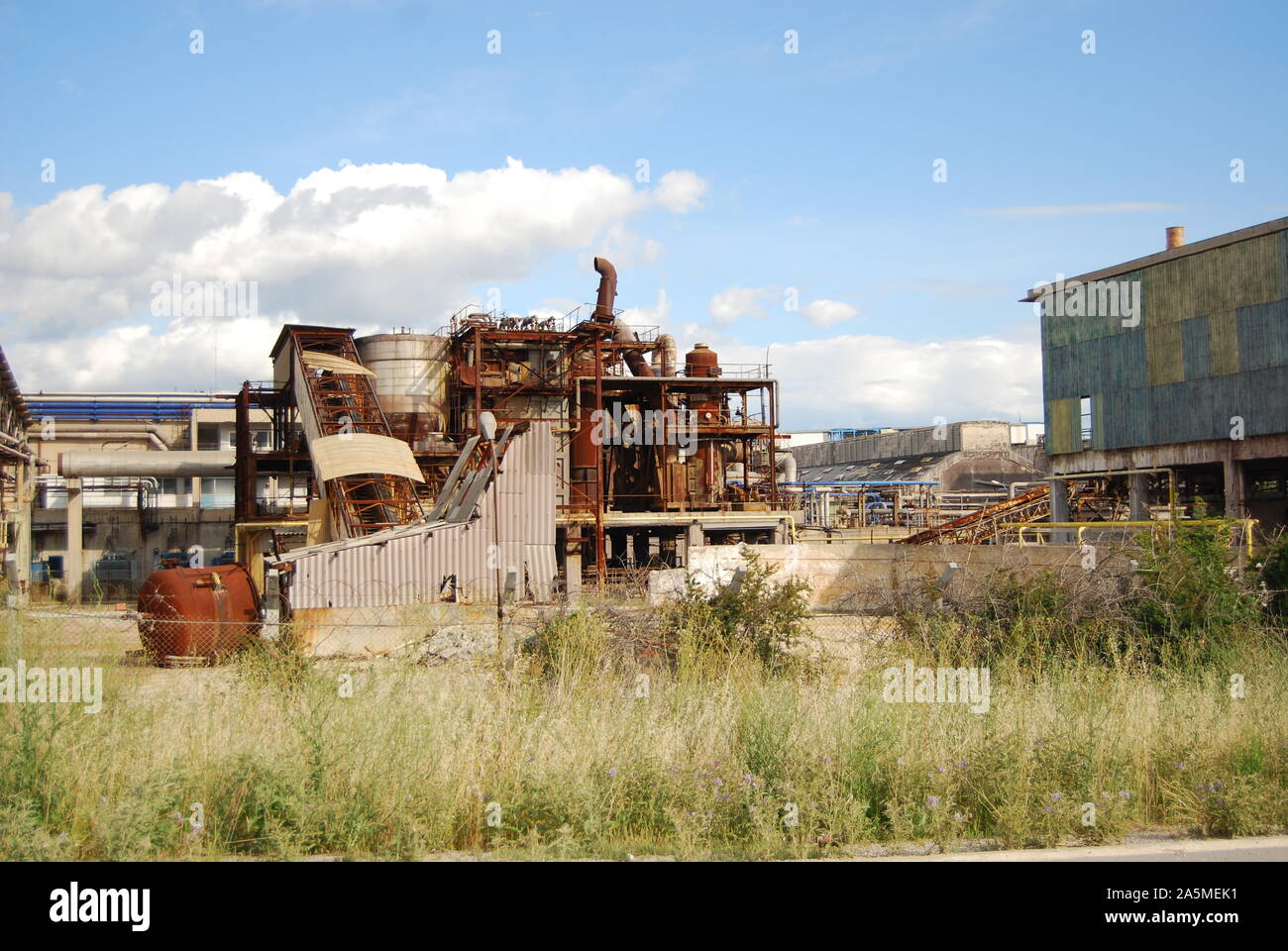 Tanks and industrial installations hi-res stock photography and images ...