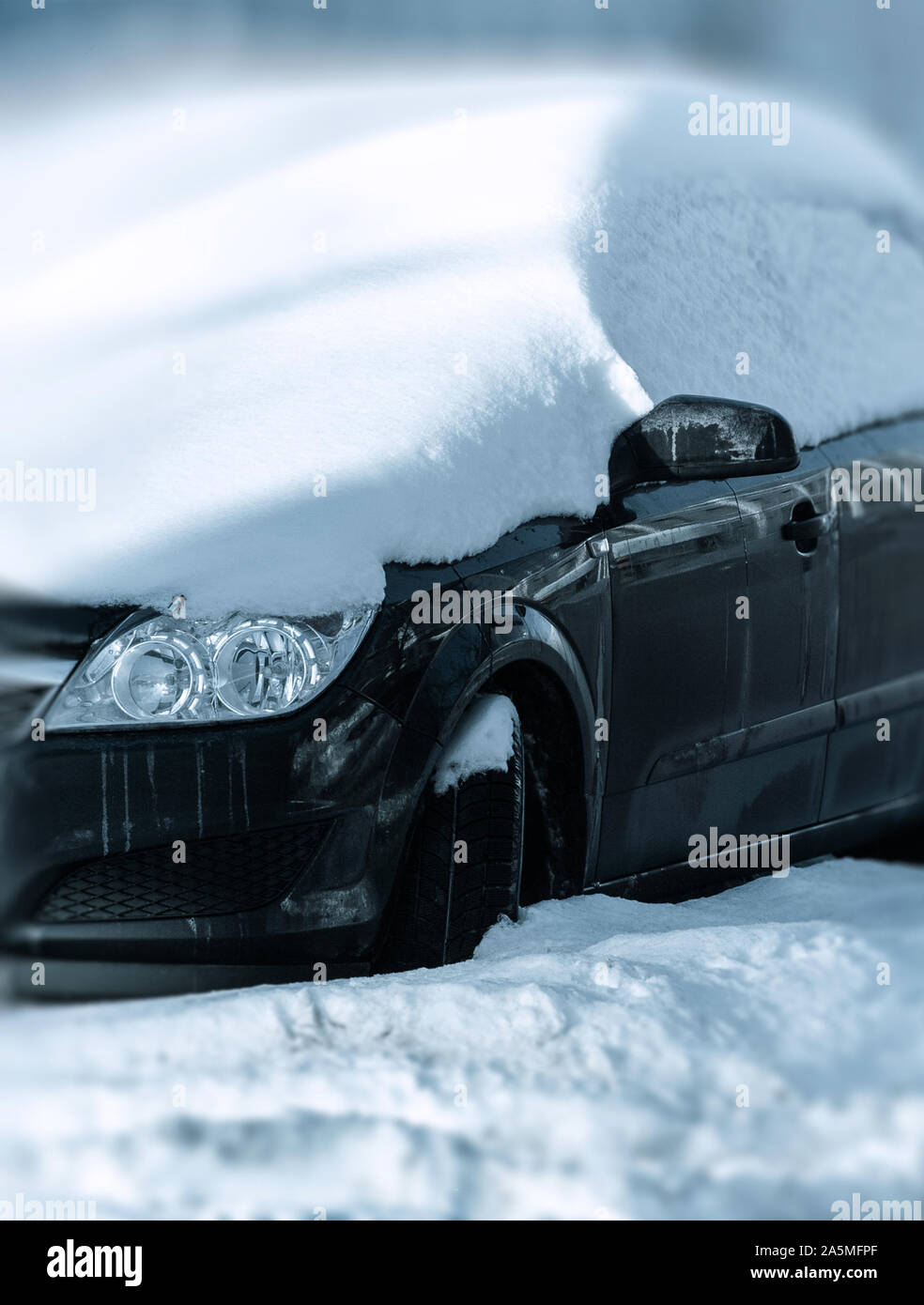 car in a snowy parking Stock Photo - Alamy