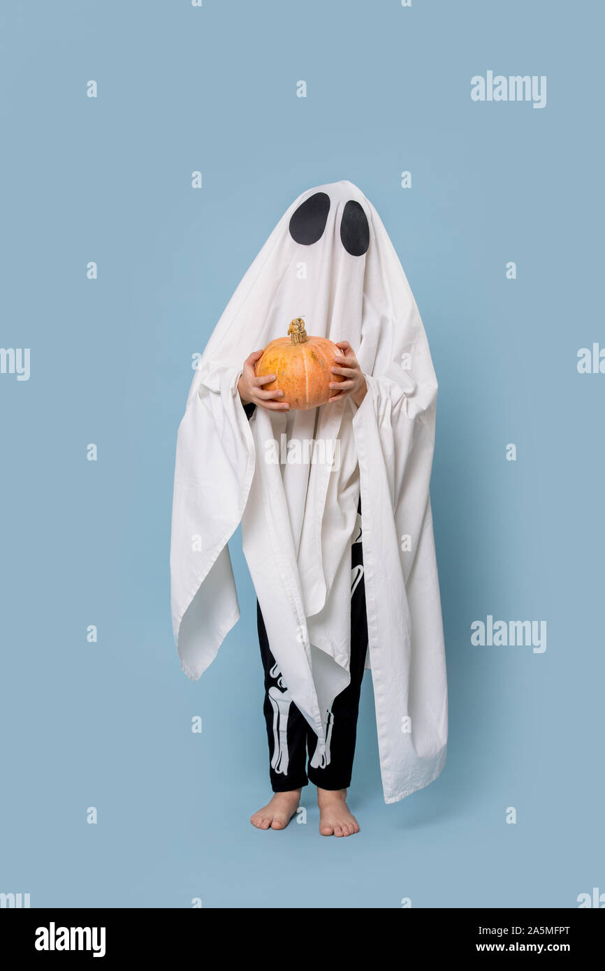 Creepy ghost hands hi-res stock photography and images - Alamy