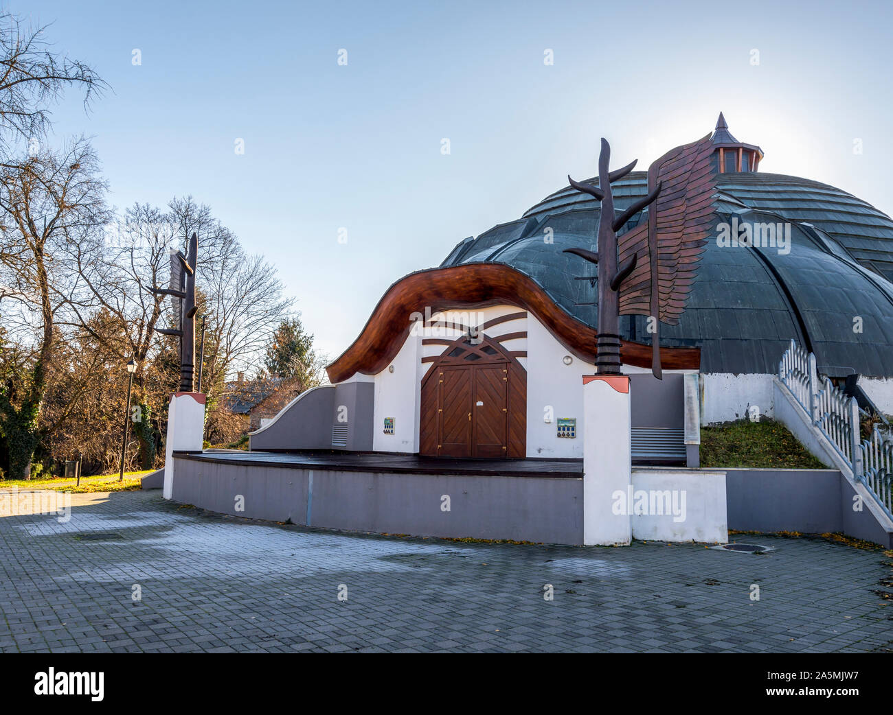 Dome shaped building winter hi-res stock photography and images - Alamy