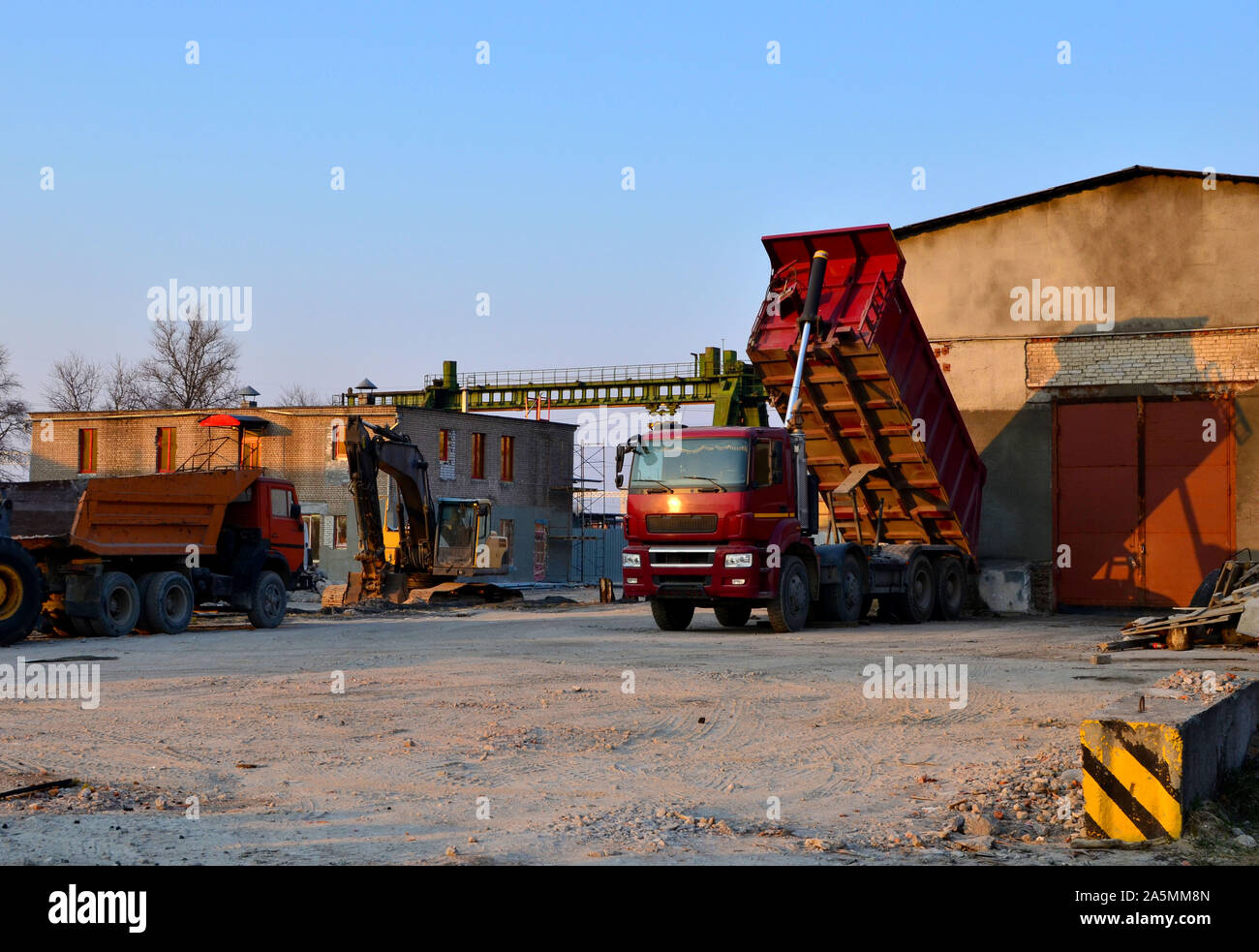 Raised tipper hi-res stock photography and images - Alamy