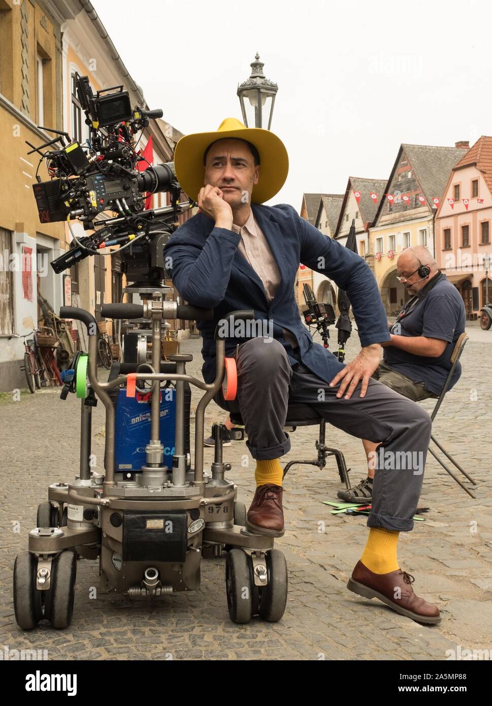 JOJO RABBIT, director Taika Waititi, on-set, 2019. ph: Kimberly French ...