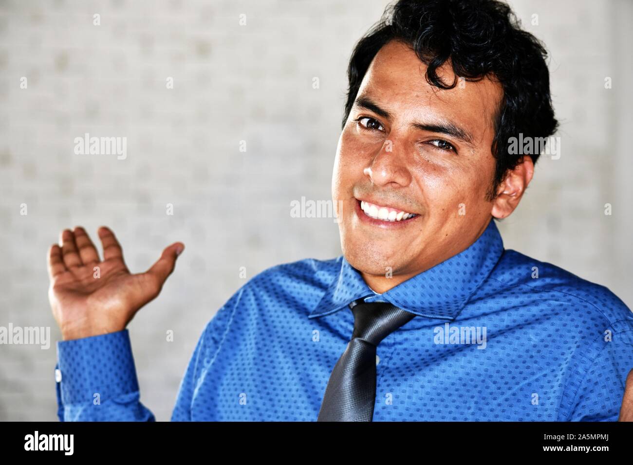 Man wearing tie smiling hi-res stock photography and images - Alamy
