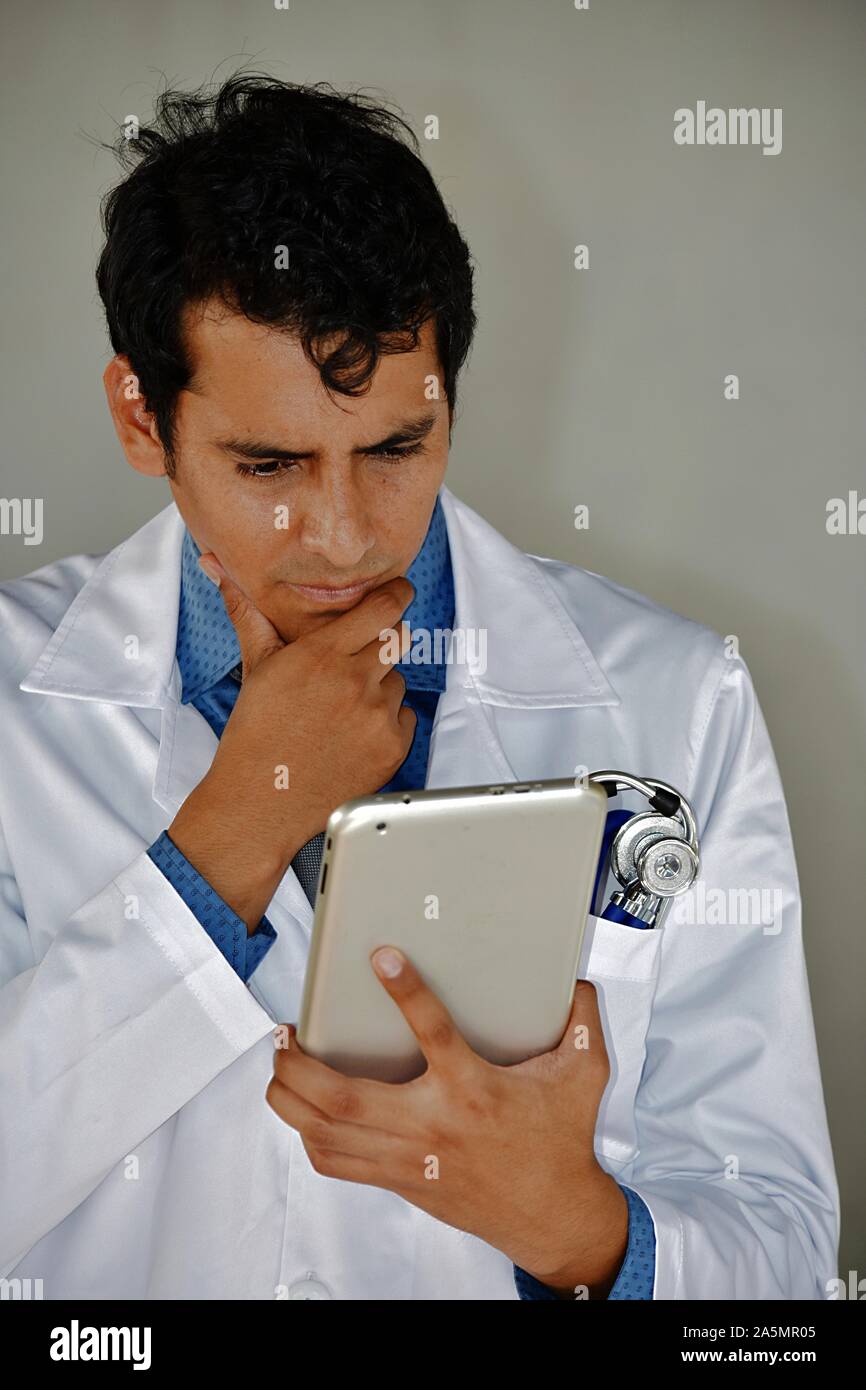Confused analyze hi-res stock photography and images - Alamy