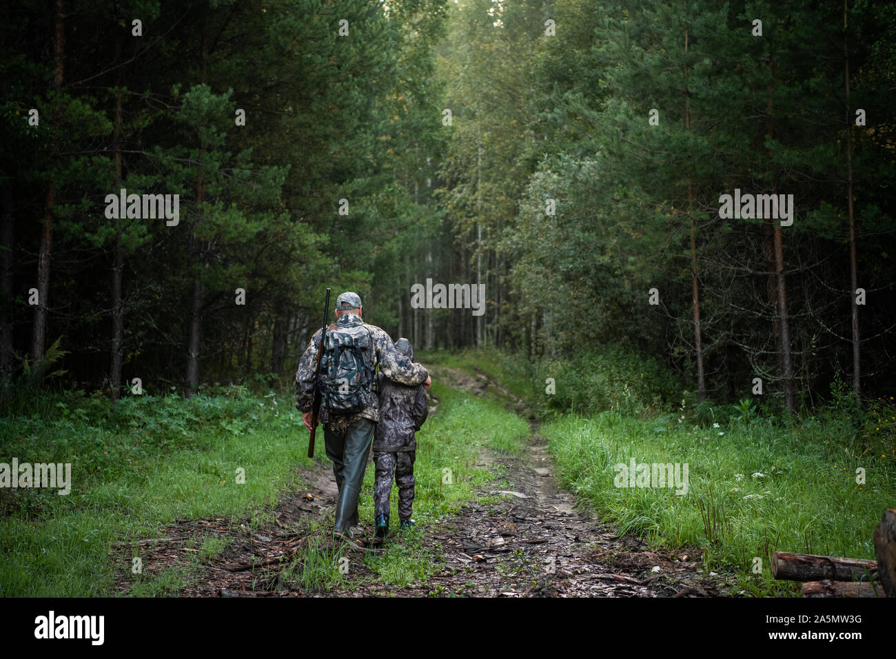 father pointing and guiding son on first deer hunt Stock Photo - Alamy