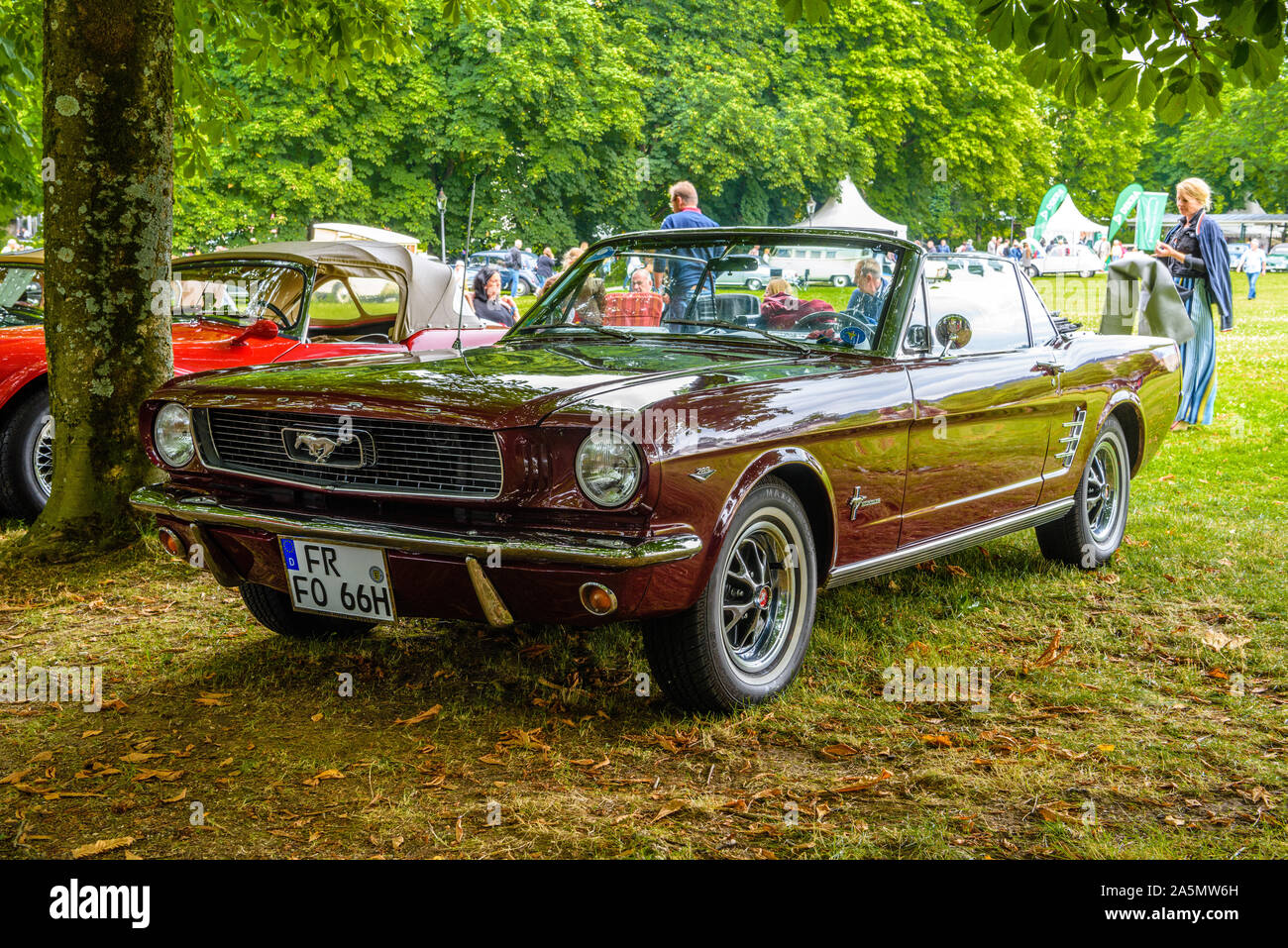 1965 ford mustang cabrio hi-res stock photography and images - Alamy