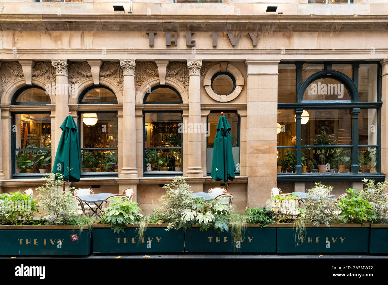 The ivy restaurant hi-res stock photography and images - Alamy