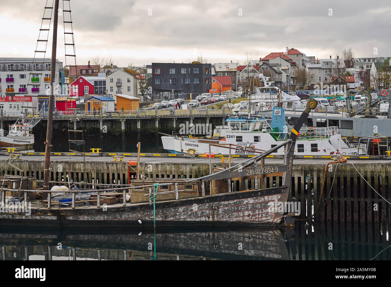Ship ships harbour docks hi-res stock photography and images - Alamy