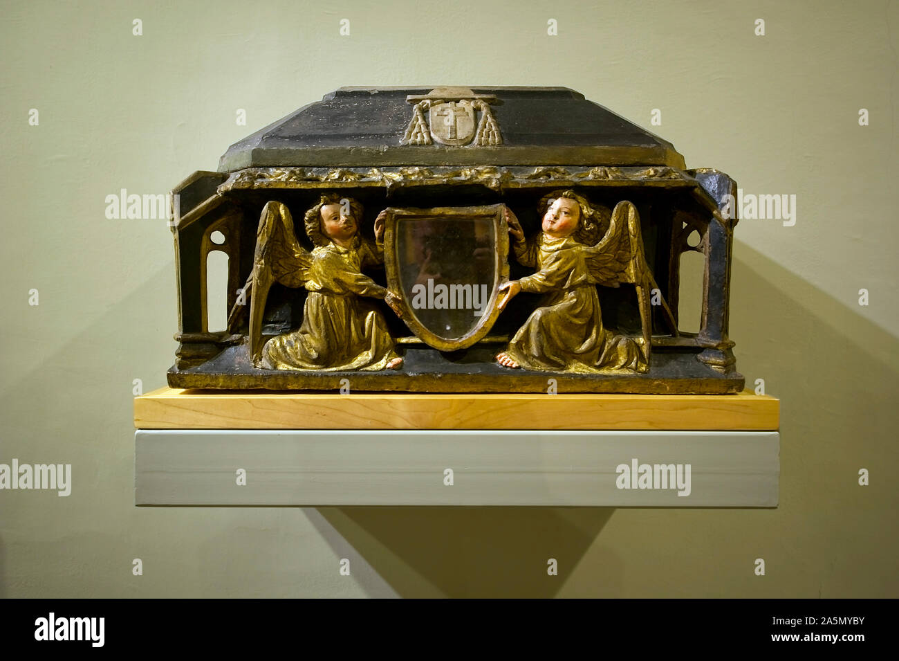 Gothic reliquary box hi-res stock photography and images - Alamy