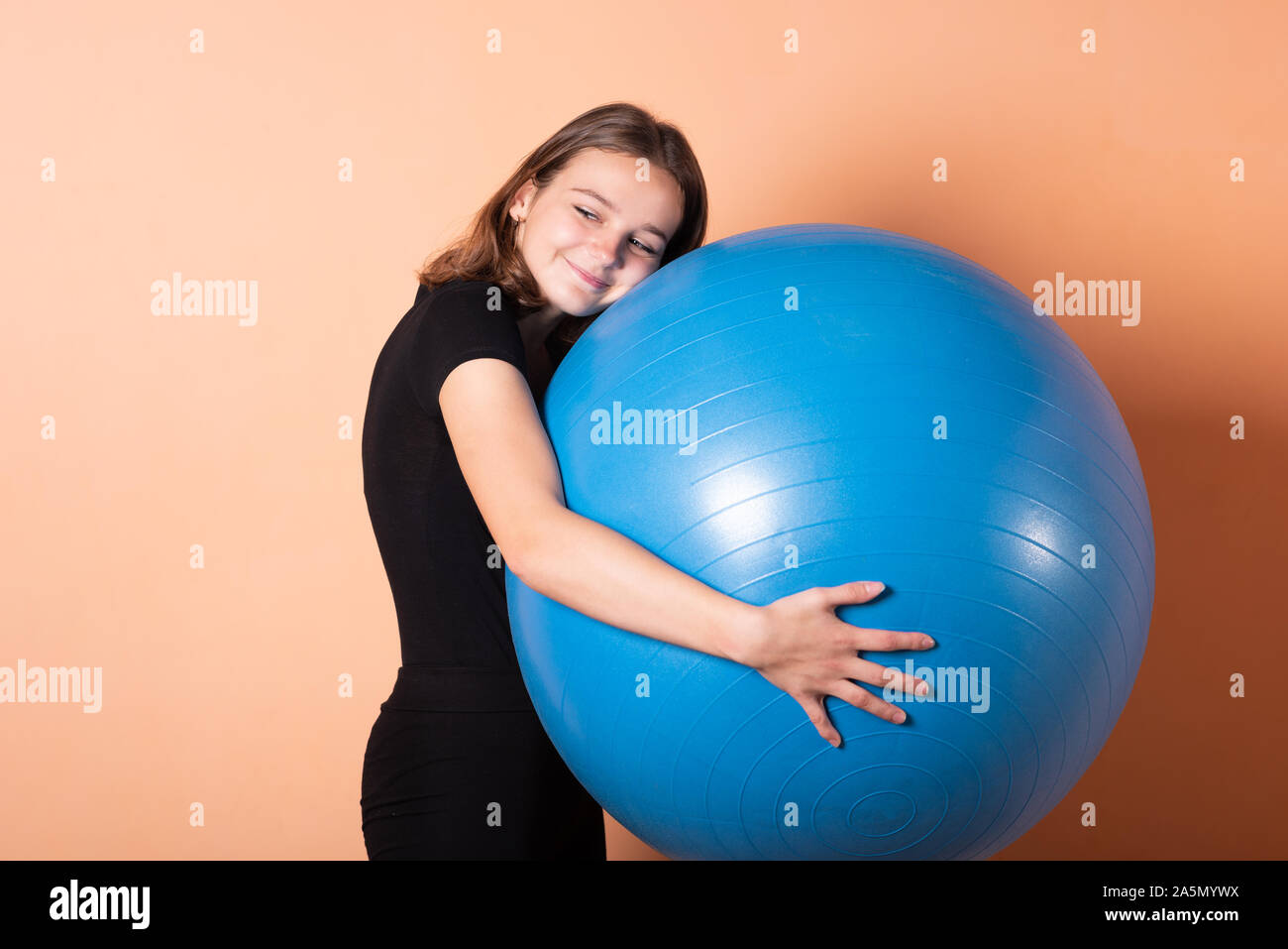 Kid girl mother fitness ball hi-res stock photography and images - Alamy
