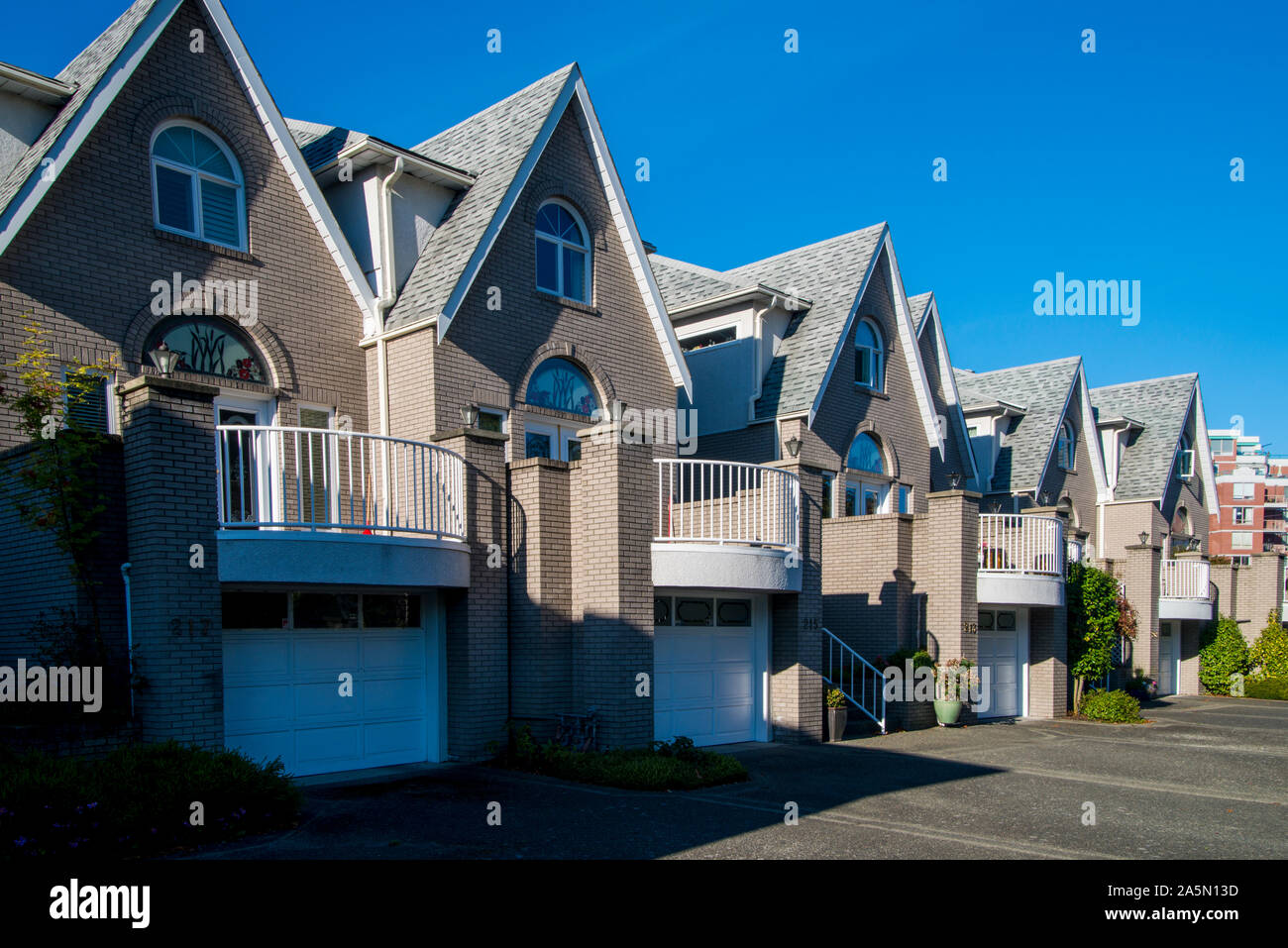 Middle class neighborhood hi-res stock photography and images - Alamy