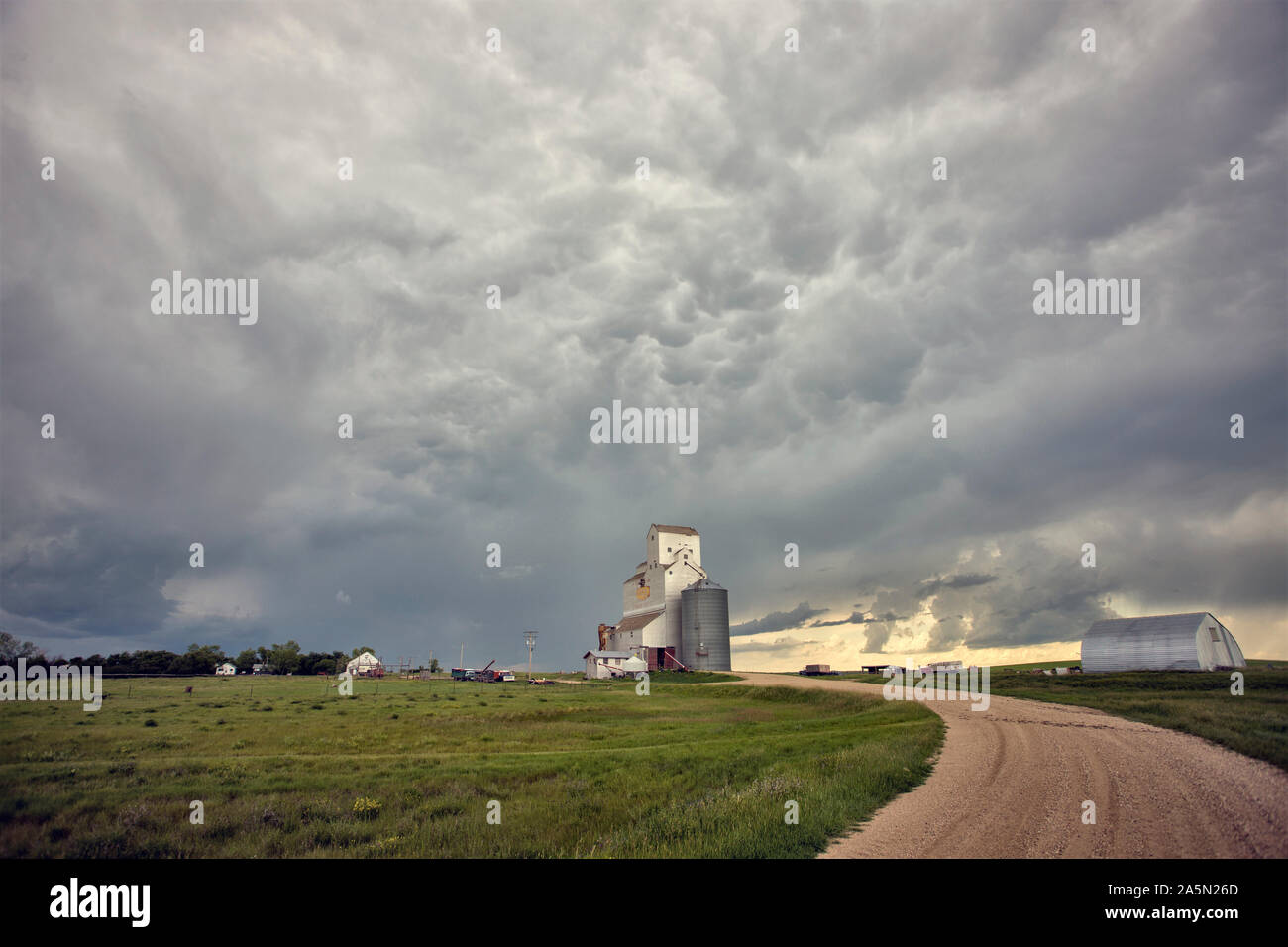 Prairie Storm Clouds Canada Saskatchewan Grain elevator Stock Photo - Alamy