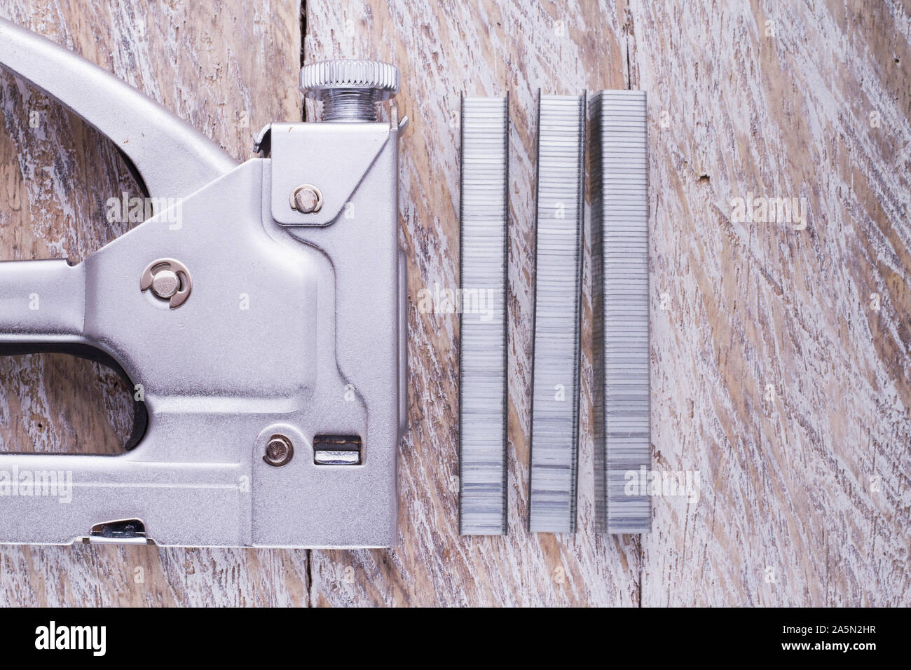stapler and its staples on the table Stock Photo - Alamy