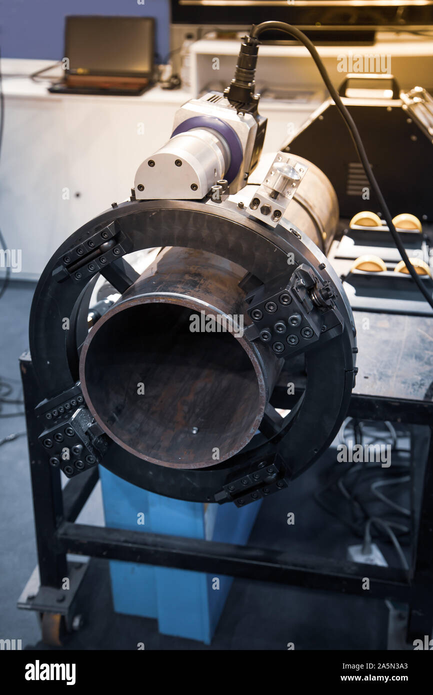 Pipe cold cutting and beveling machine for heavy duty pipes Stock Photo ...