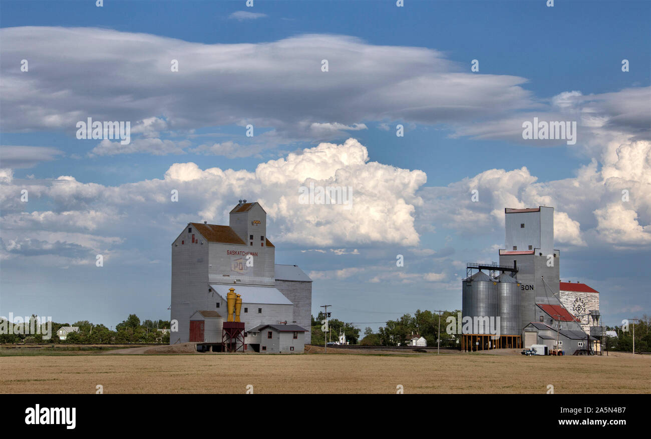 Prairie Storm Clouds Canada Saskatchewan Grain elevator Stock Photo - Alamy