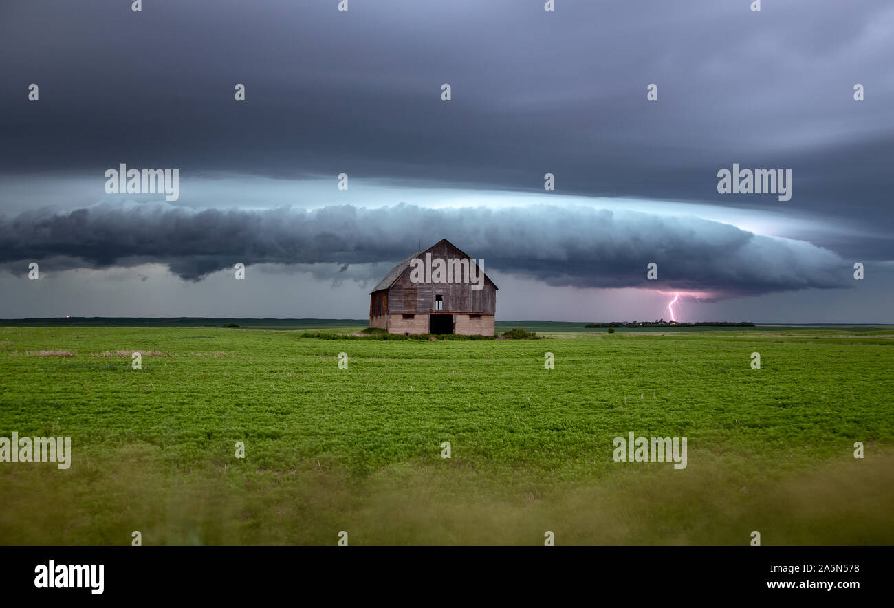 Lightning storm clouds canada hi-res stock photography and images - Alamy