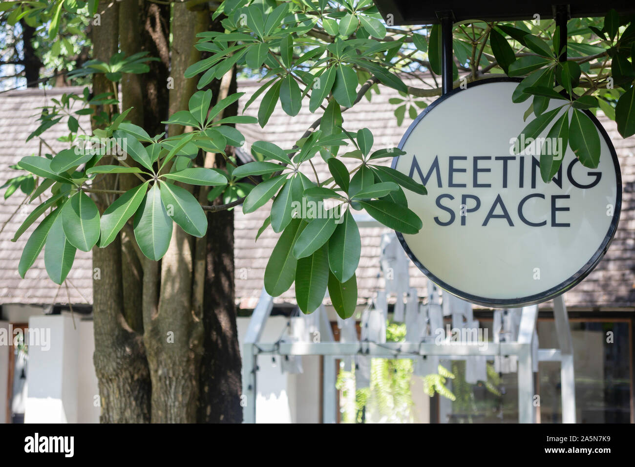 Office room direction sign hi-res stock photography and images - Alamy