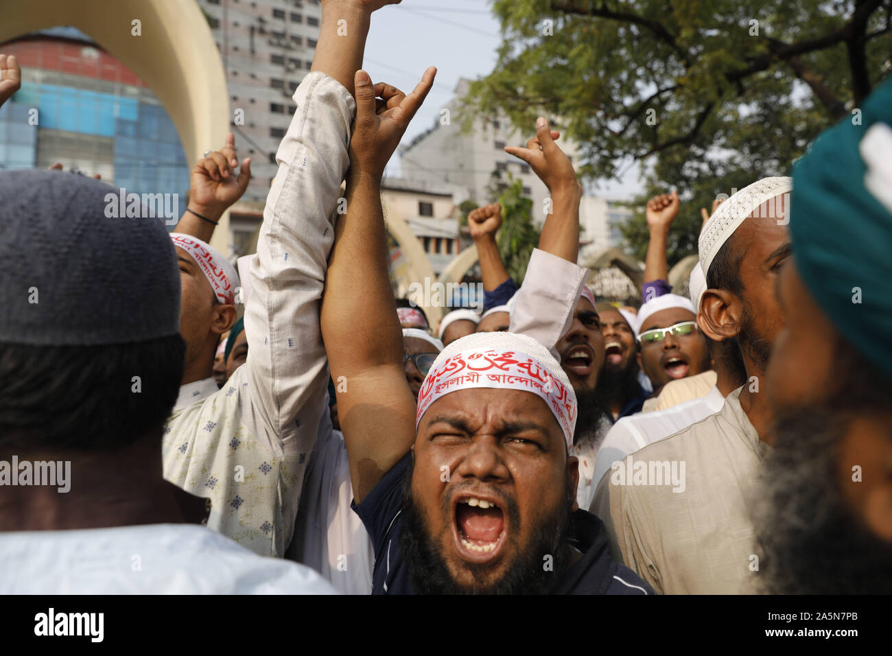 Dhaka, Bangladesh. 21st Oct, 2019. Bangladeshi Muslim demonstrators ...