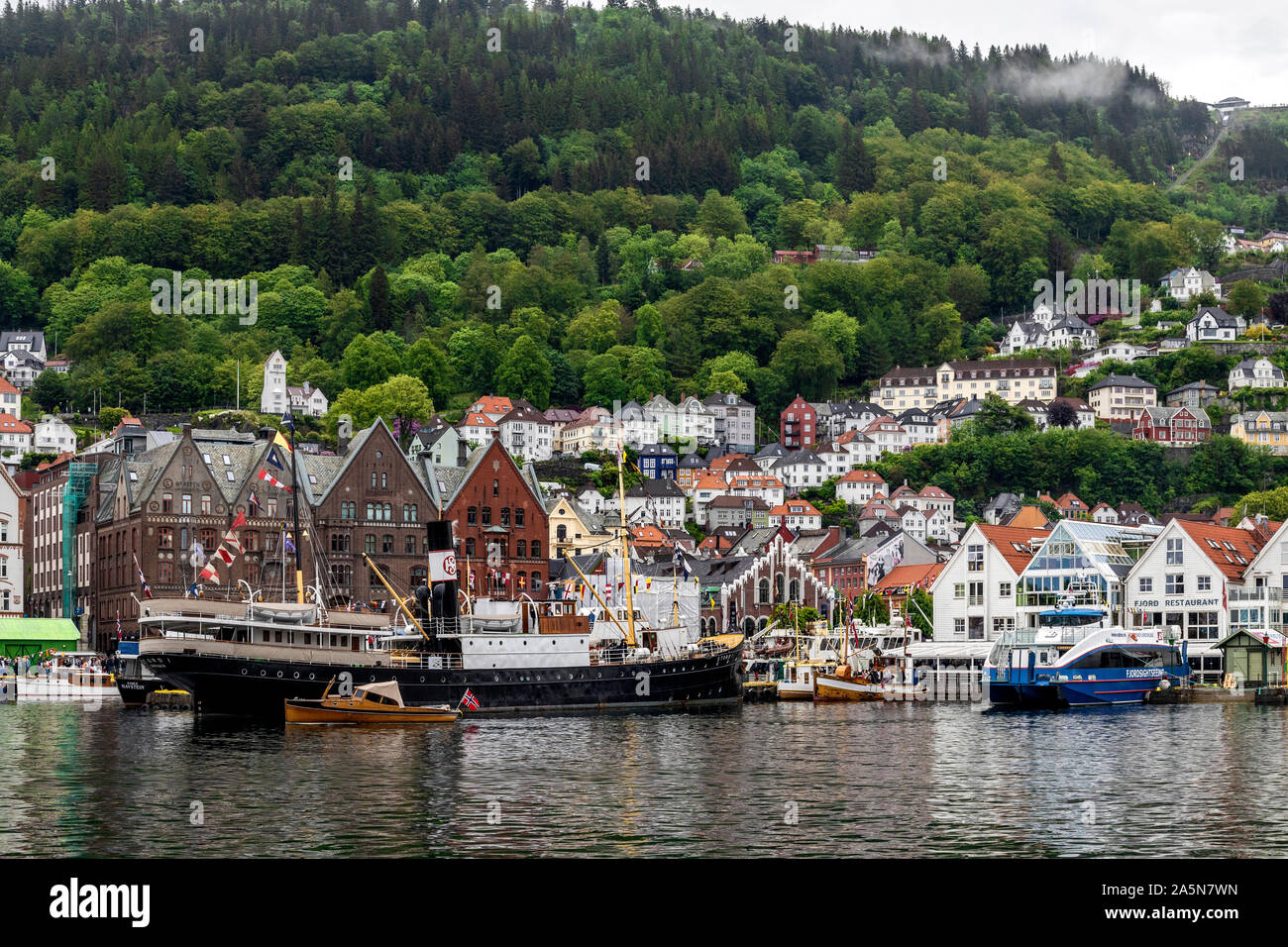 Bryggen i bergen hi-res stock photography and images - Alamy