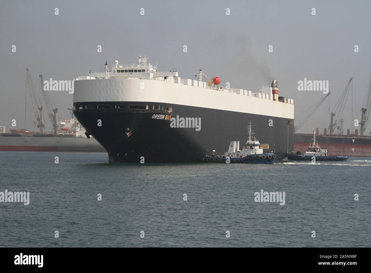 The Green Bay vessel arrives carrying 30th Armored Brigade Combat Team ...