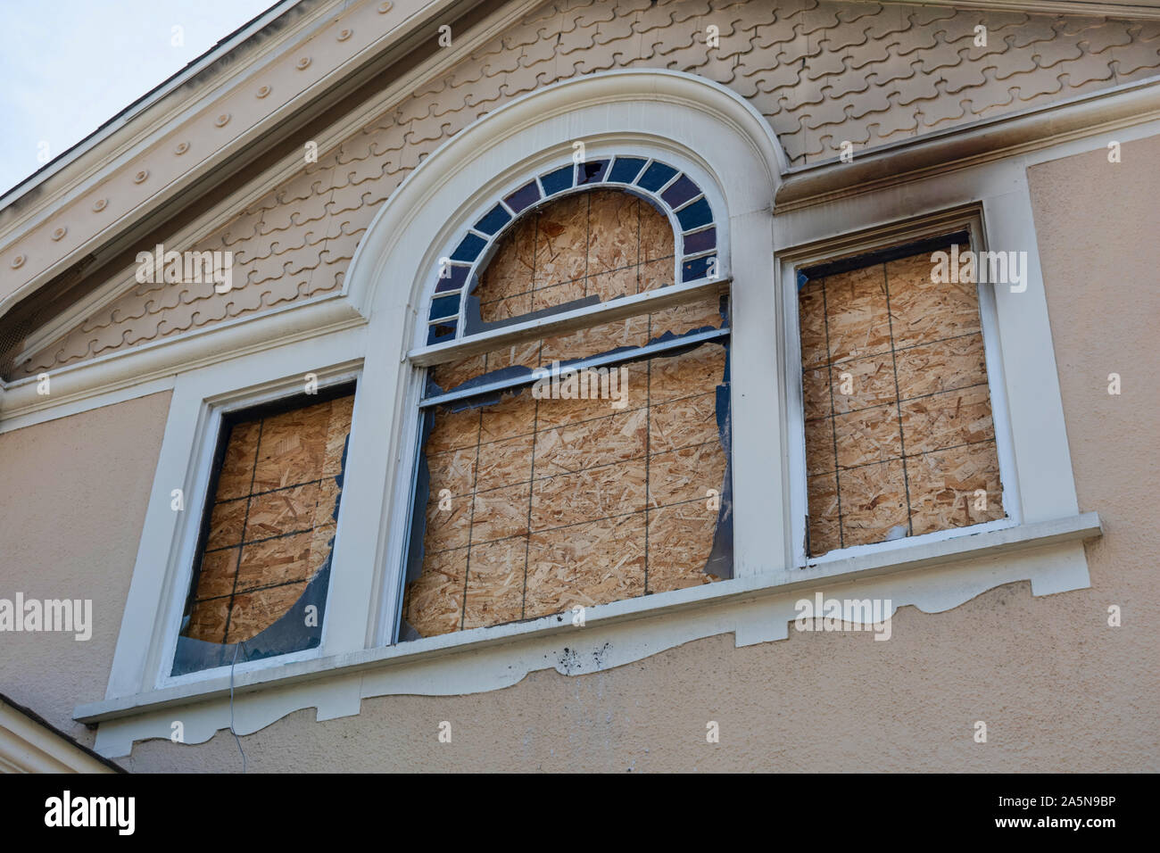 Fire walls hi-res stock photography and images - Alamy