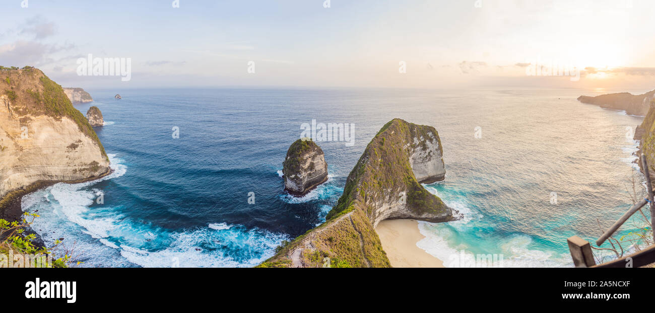 Kelingking beach giant rock sunset hi-res stock photography and images ...