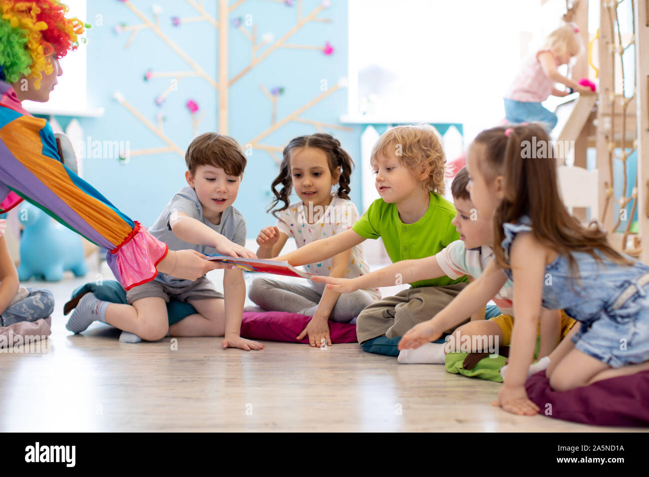 Amusing kids hi-res stock photography and images - Alamy