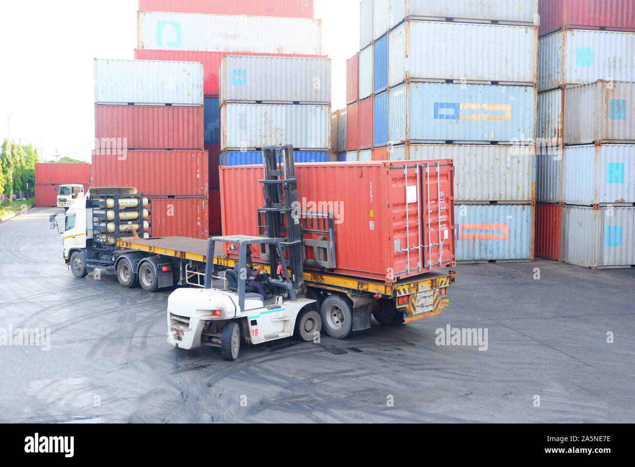 Container handlers Working in the container yard Stock Photo - Alamy