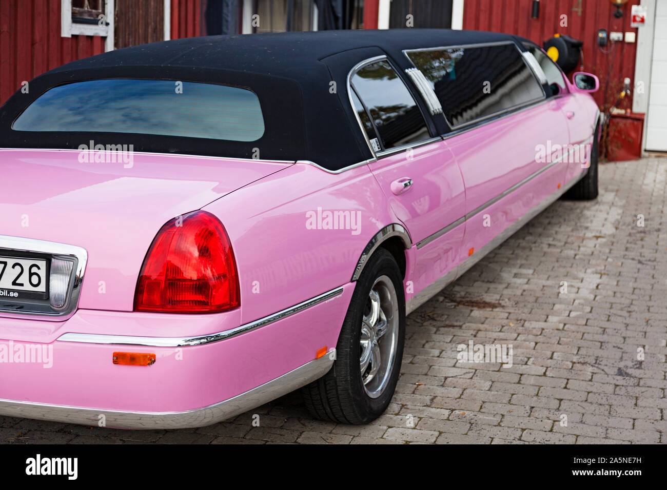 Pink limo hi-res stock photography and images - Alamy