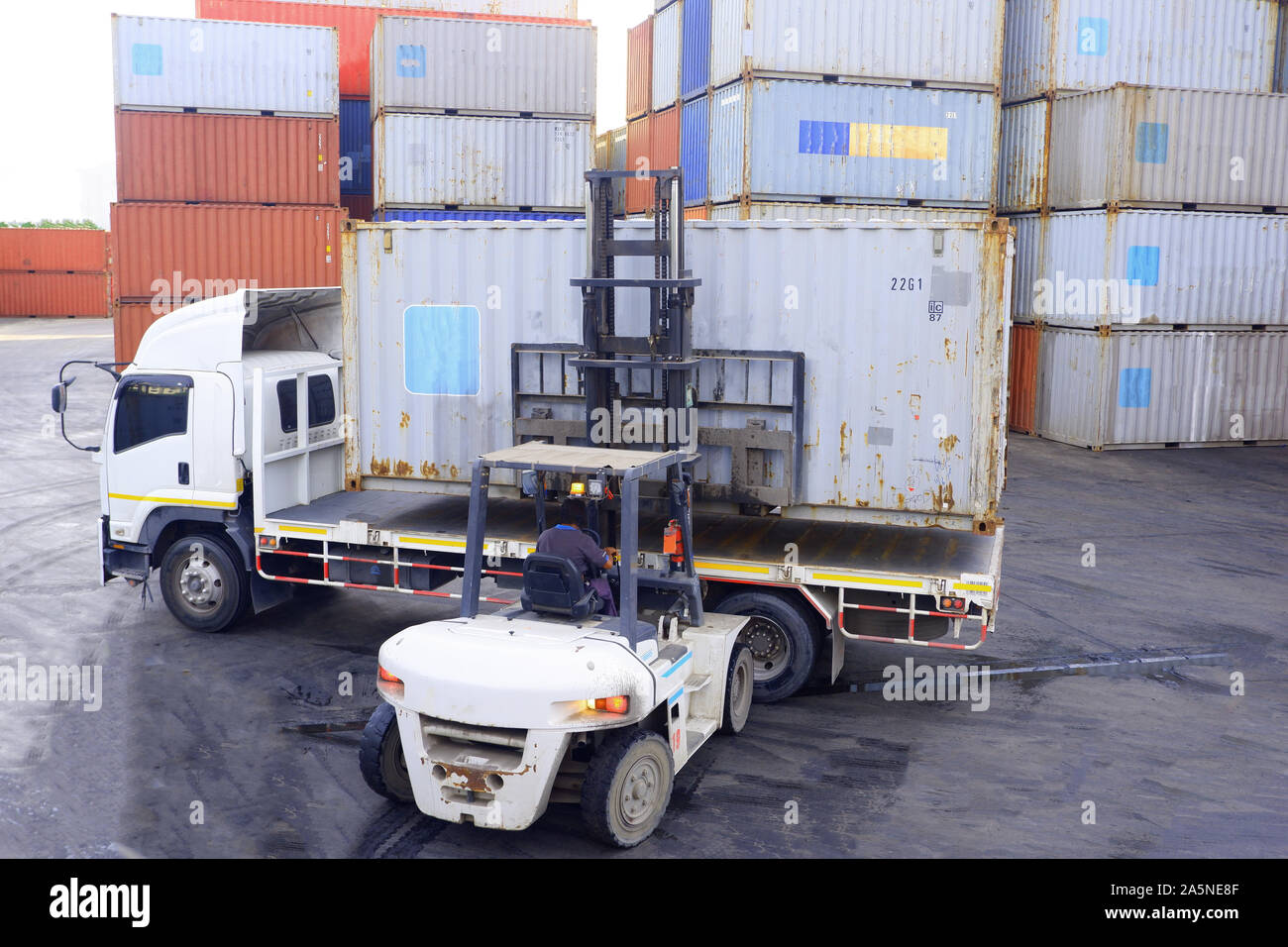 Container handlers Working in the container yard Stock Photo - Alamy