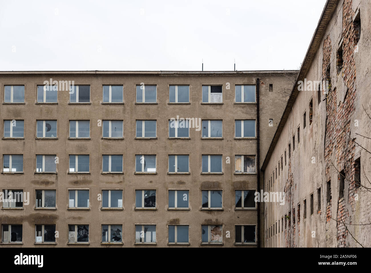 Old destroyed building facade hi-res stock photography and images - Alamy