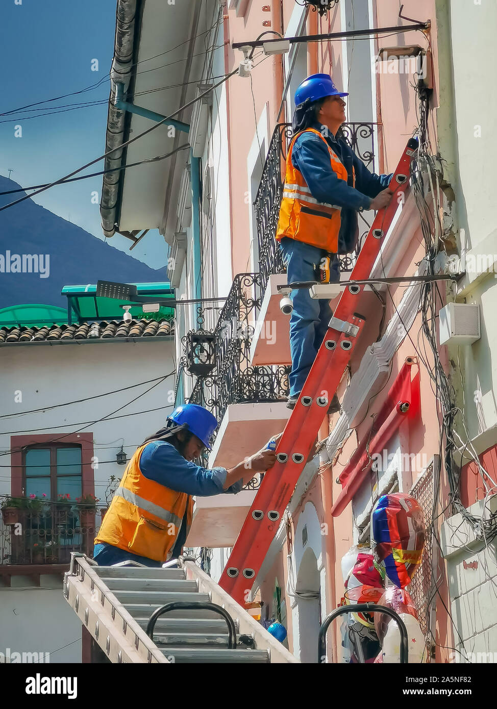 Guy wire pole hi-res stock photography and images - Alamy