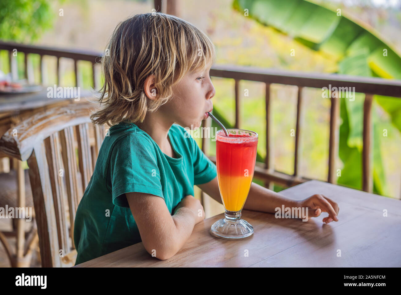 Two tone eyes hi-res stock photography and images - Alamy