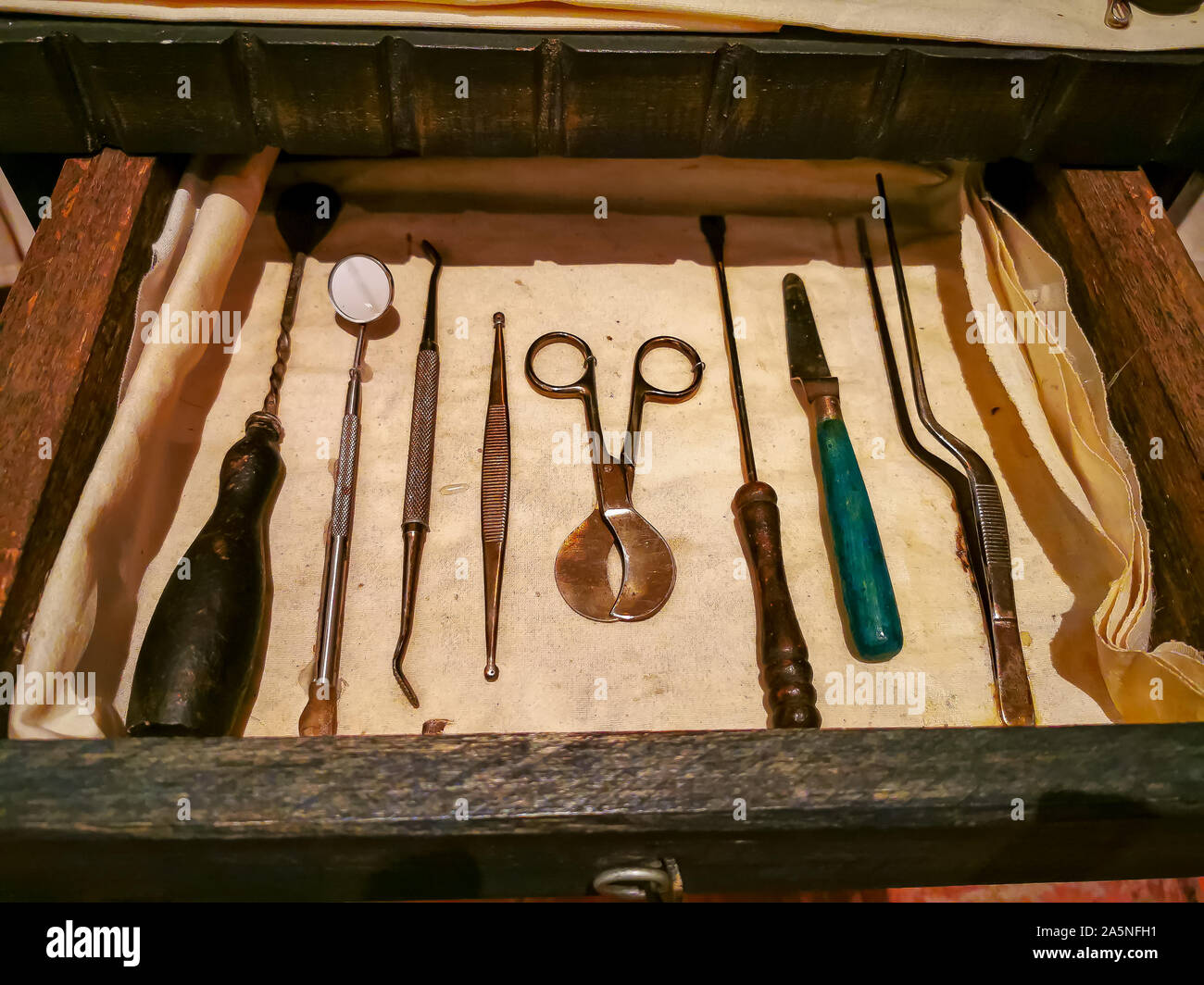 Vintage medical instruments hi-res stock photography and images - Alamy