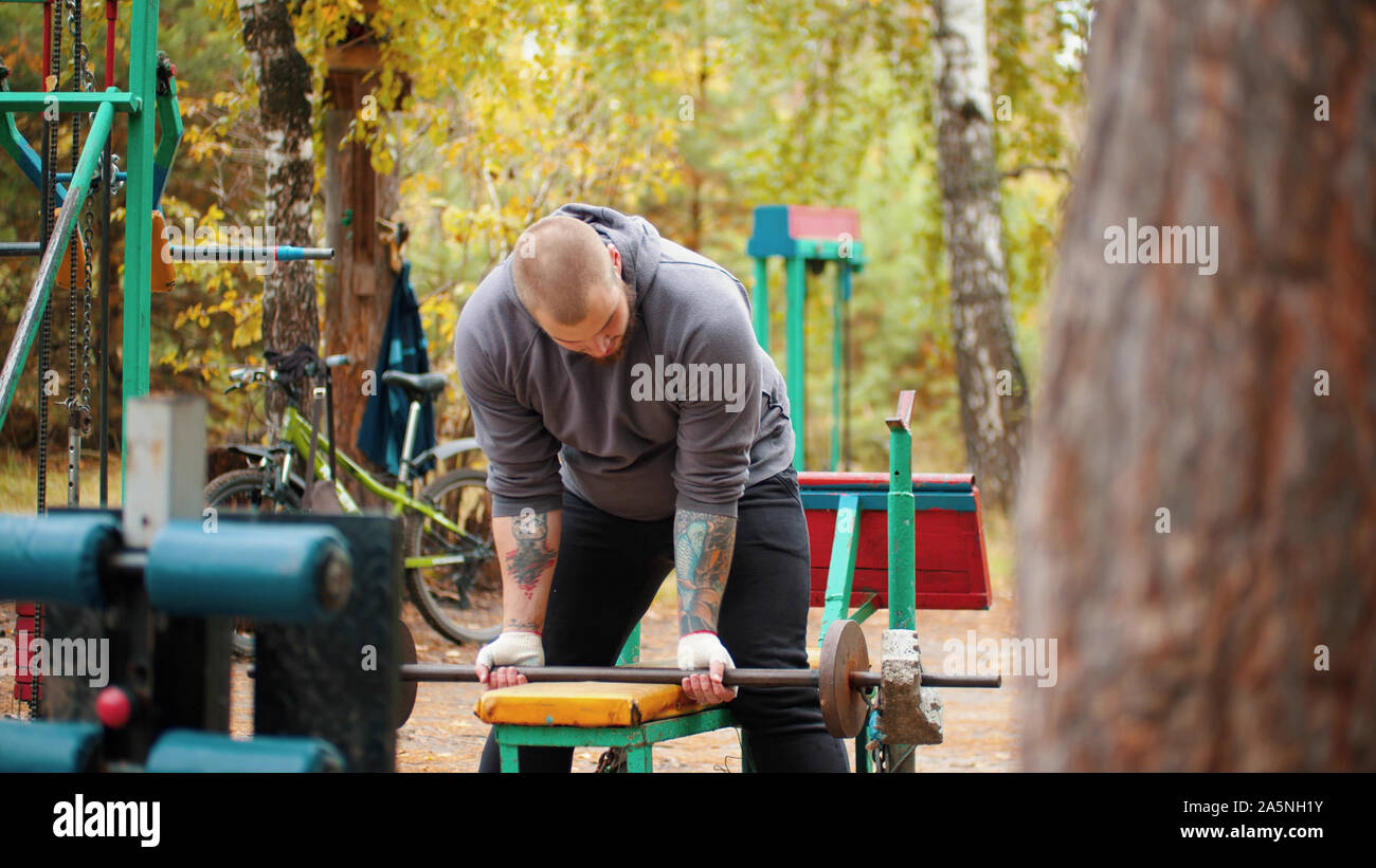 Man bodybuilder pumping hands self hi-res stock photography and images ...