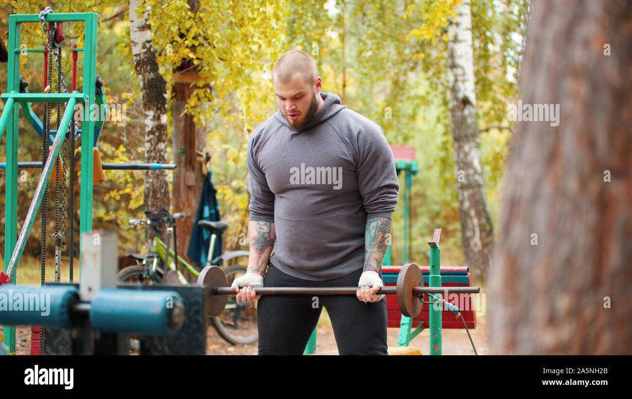 Man bodybuilder pulls up dumbbells hi-res stock photography and images ...