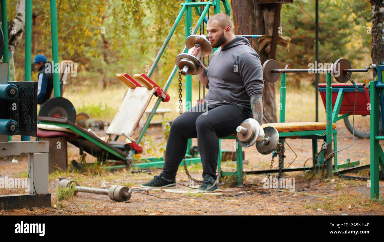 Bodybuilder pulling hi-res stock photography and images - Alamy