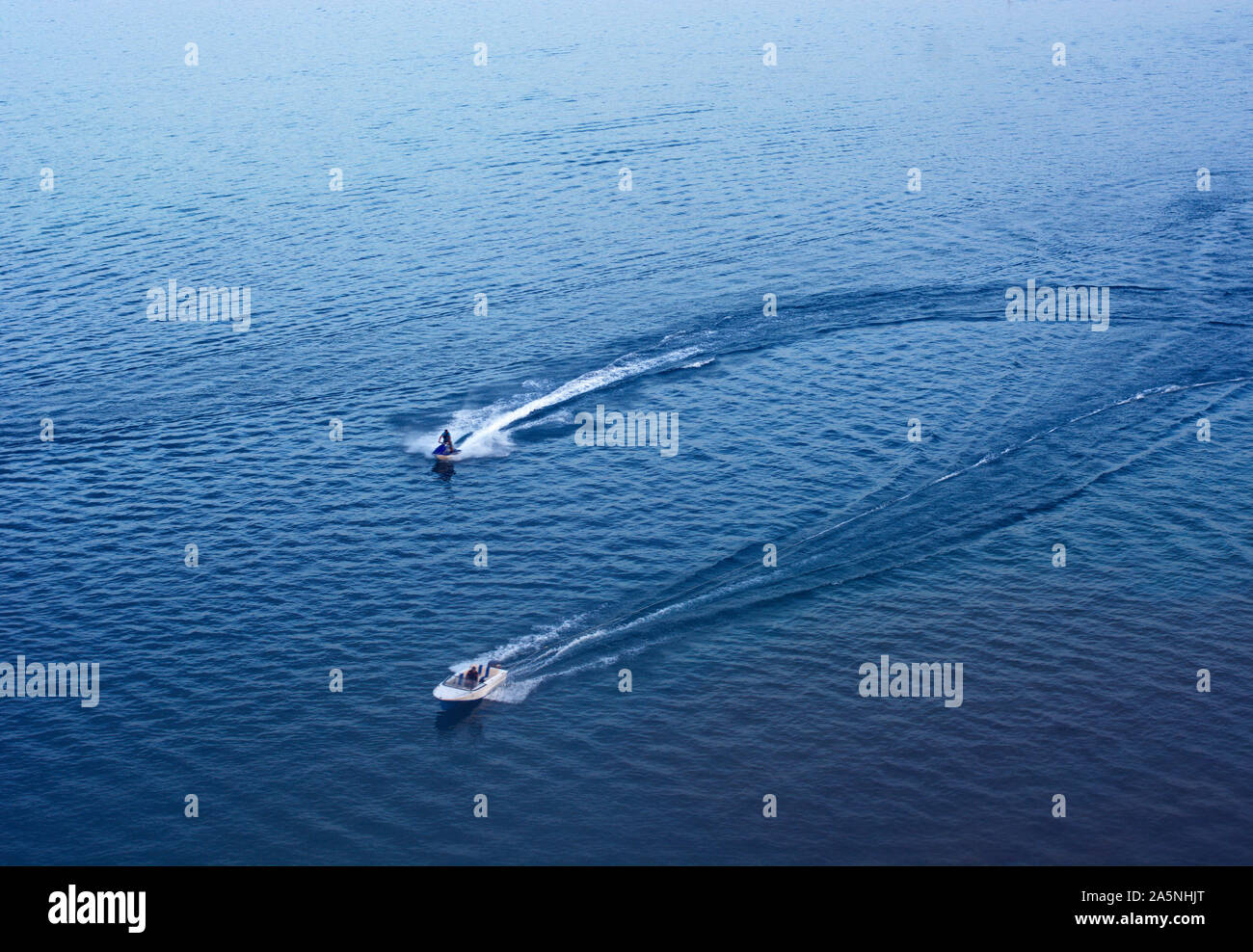 Two white motor boats hi-res stock photography and images - Alamy