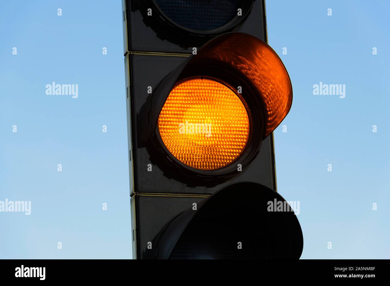 Yellow traffic light hi-res stock photography and images - Alamy