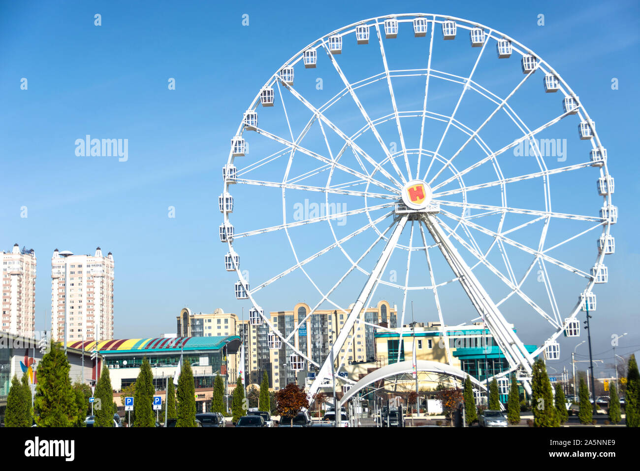 Observation wheel in the center (sky, city, wheel Stock Photo - Alamy